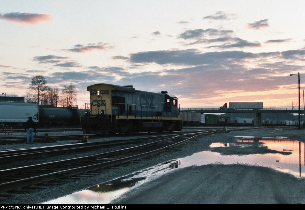 CSX 5568 during sunset